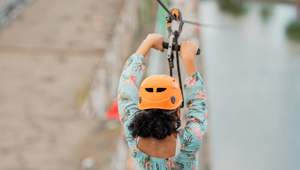Volez au-dessus du Vieux-Port cet automne avec Tyrolienne MTL Zipline ...